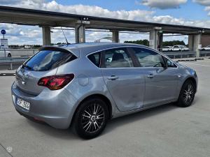 Grey Opel Astra 2010 in Vilnius, with an engine capacity of 1.60 L and mileage of 197 thousand km for 2850 €, photo 7 on AUTOMOTO.COM.LV