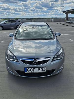 Grey Opel Astra 2010 in Vilnius, with an engine capacity of 1.60 L and mileage of 197 thousand km for 2850 €, photo 8 on AUTOMOTO.COM.LV