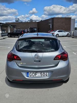 Grey Opel Astra 2010 in Vilnius, with an engine capacity of 1.60 L and mileage of 197 thousand km for 2850 €, photo 9 on AUTOMOTO.COM.LV