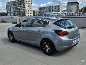 Grey Opel Astra 2010 in Vilnius, with an engine capacity of 1.60 L and mileage of 197 thousand km for 2850 €, photo 10 on AUTOMOTO.COM.LV