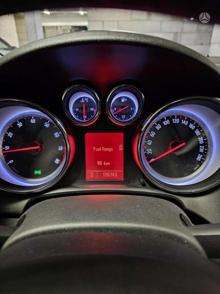 Grey Opel Astra 2010 in Vilnius, with an engine capacity of 1.60 L and mileage of 197 thousand km for 2850 €, photo 11 on AUTOMOTO.COM.LV