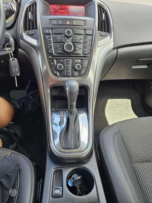 Grey Opel Astra 2010 in Vilnius, with an engine capacity of 1.60 L and mileage of 197 thousand km for 2850 €, photo 13 on AUTOMOTO.COM.LV