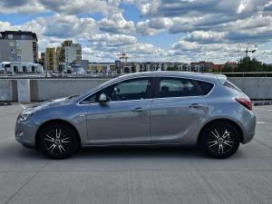 Grey Opel Astra 2010 in Vilnius, with an engine capacity of 1.60 L and mileage of 197 thousand km for 2850 €, photo 14 on AUTOMOTO.COM.LV