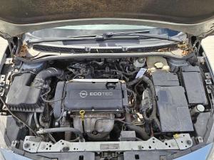 Grey Opel Astra 2010 in Vilnius, with an engine capacity of 1.60 L and mileage of 197 thousand km for 2850 €, photo 17 on AUTOMOTO.COM.LV
