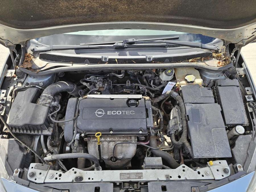 Grey Opel Astra 2010 in Vilnius, with an engine capacity of 1.60 L and mileage of 197 thousand km for 2850 €, photo 17 on AUTOMOTO.COM.LV