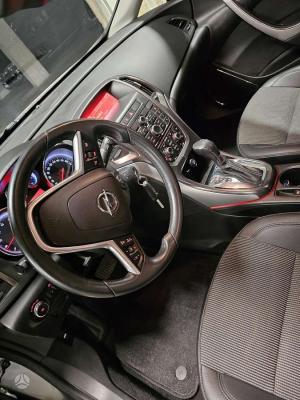 Grey Opel Astra 2010 in Vilnius, with an engine capacity of 1.60 L and mileage of 197 thousand km for 2850 €, photo 21 on AUTOMOTO.COM.LV