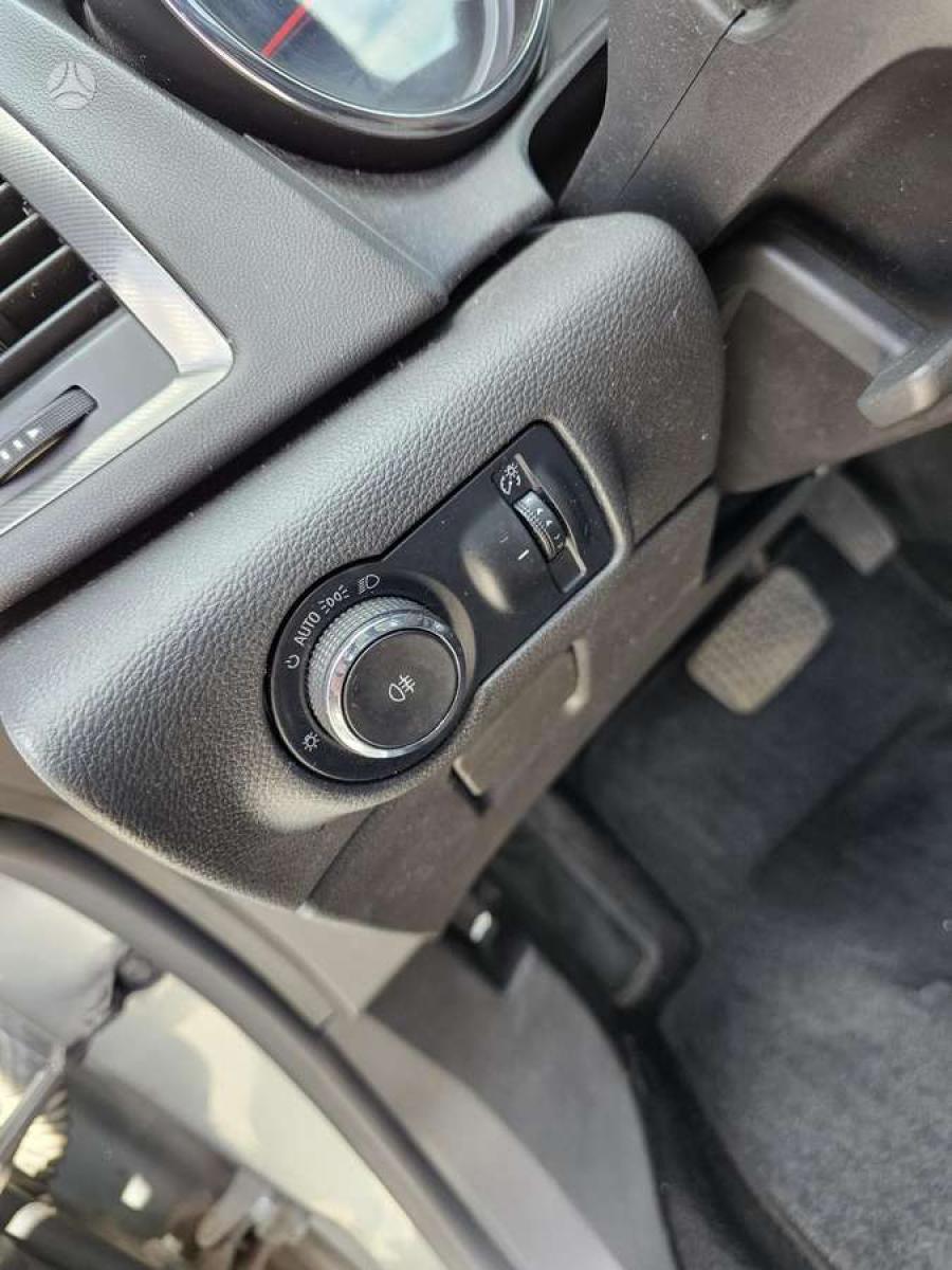 Grey Opel Astra 2010 in Vilnius, with an engine capacity of 1.60 L and mileage of 197 thousand km for 2850 €, photo 24 on AUTOMOTO.COM.LV