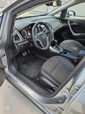 Grey Opel Astra 2010 in Vilnius, with an engine capacity of 1.60 L and mileage of 197 thousand km for 2850 €, photo 28 on AUTOMOTO.COM.LV