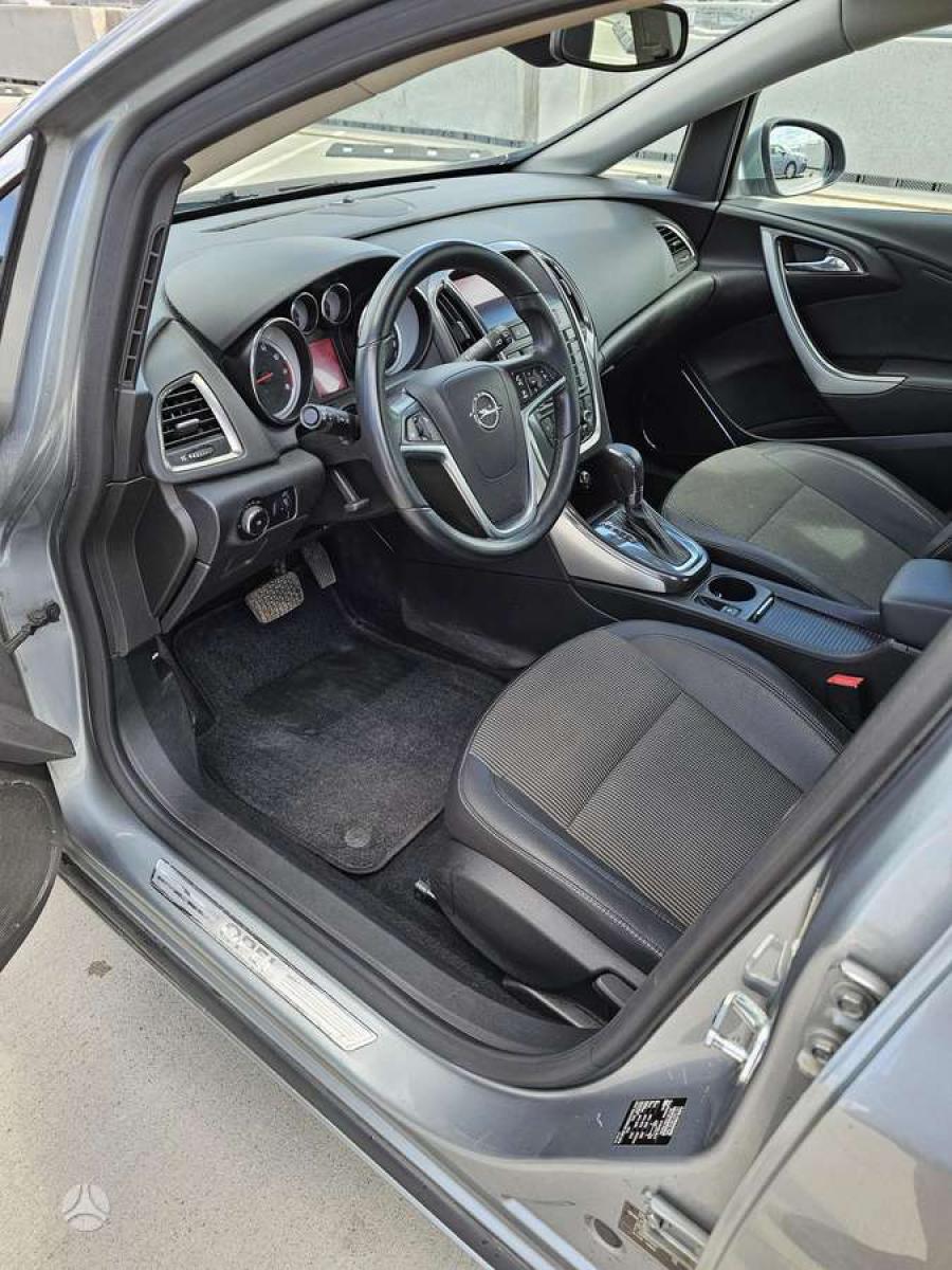 Grey Opel Astra 2010 in Vilnius, with an engine capacity of 1.60 L and mileage of 197 thousand km for 2850 €, photo 28 on AUTOMOTO.COM.LV