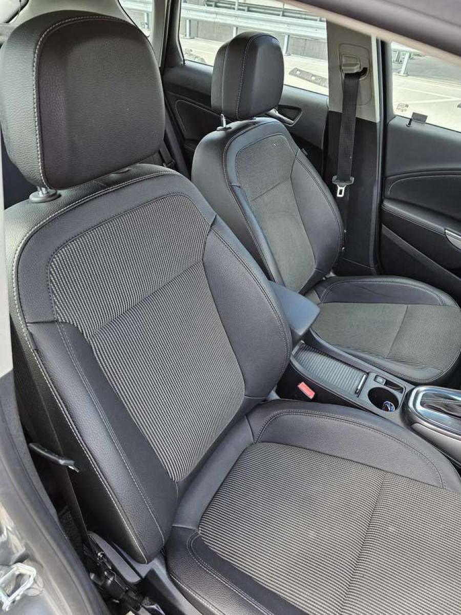 Grey Opel Astra 2010 in Vilnius, with an engine capacity of 1.60 L and mileage of 197 thousand km for 2850 €, photo 29 on AUTOMOTO.COM.LV