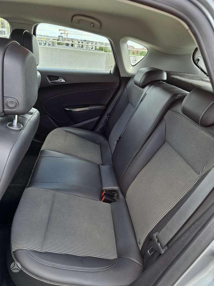 Grey Opel Astra 2010 in Vilnius, with an engine capacity of 1.60 L and mileage of 197 thousand km for 2850 €, photo 31 on AUTOMOTO.COM.LV