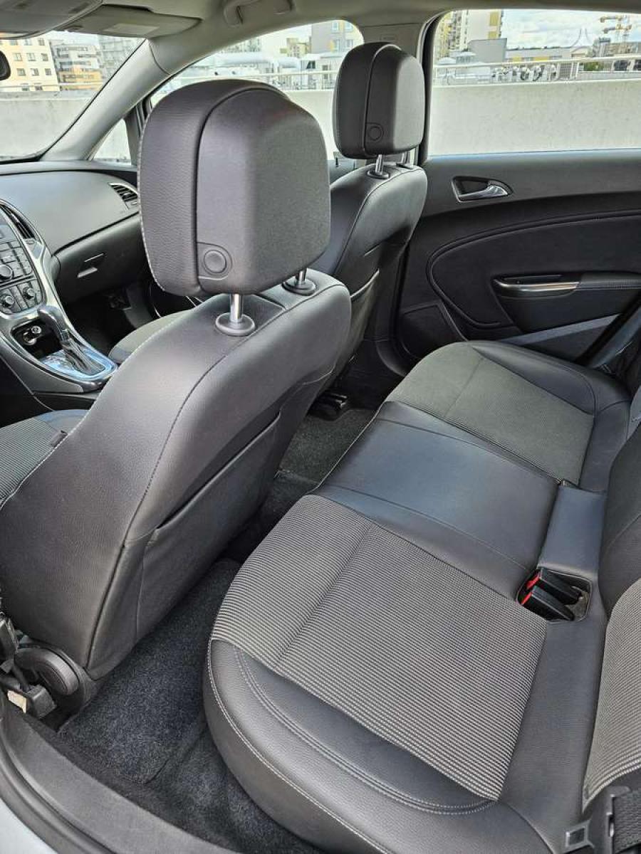 Grey Opel Astra 2010 in Vilnius, with an engine capacity of 1.60 L and mileage of 197 thousand km for 2850 €, photo 32 on AUTOMOTO.COM.LV