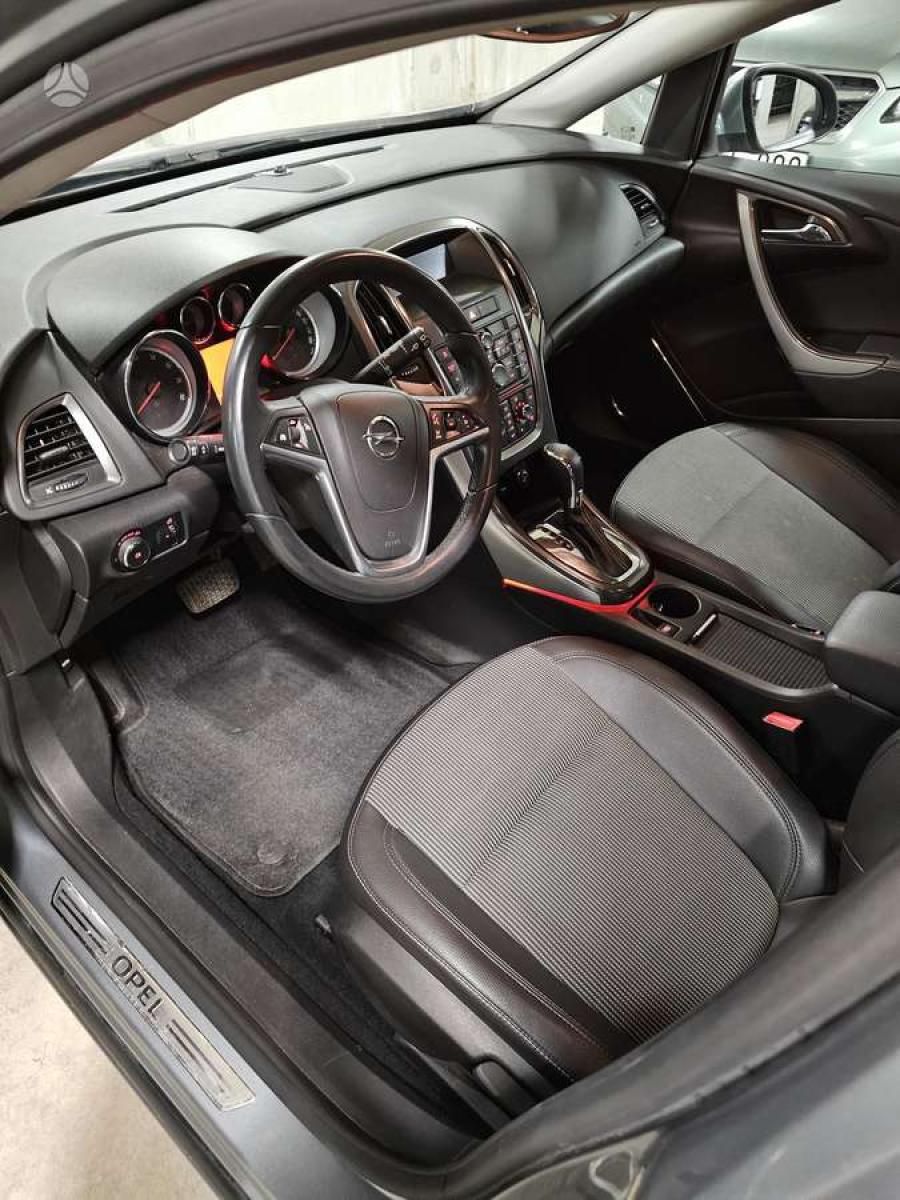Grey Opel Astra 2010 in Vilnius, with an engine capacity of 1.60 L and mileage of 197 thousand km for 2850 €, photo 36 on AUTOMOTO.COM.LV