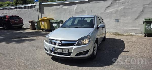 Grey Opel Astra 2010 in Riga, with an engine capacity of 1.40 L and mileage of 273 thousand km for 1100 €, photo 1 on AUTOMOTO.COM.LV