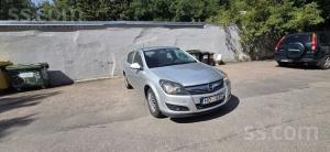 Grey Opel Astra 2010 in Riga, with an engine capacity of 1.40 L and mileage of 273 thousand km for 1100 €, photo 3 on AUTOMOTO.COM.LV