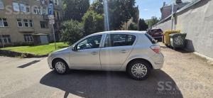 Grey Opel Astra 2010 in Riga, with an engine capacity of 1.40 L and mileage of 273 thousand km for 1100 €, photo 5 on AUTOMOTO.COM.LV