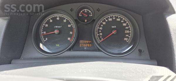 Grey Opel Astra 2010 in Riga, with an engine capacity of 1.40 L and mileage of 273 thousand km for 1100 €, photo 6 on AUTOMOTO.COM.LV