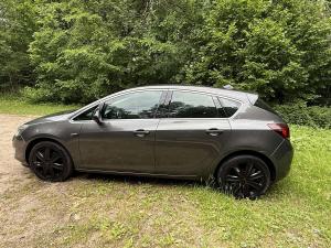 Grey Opel Astra 2010 in Vilkaviskis, with an engine capacity of 1.36 L and mileage of 191 thousand km for 2900 €, photo 4 on AUTOMOTO.COM.LV