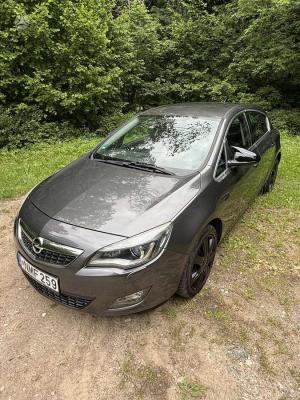 Grey Opel Astra 2010 in Vilkaviskis, with an engine capacity of 1.36 L and mileage of 191 thousand km for 2900 €, photo 5 on AUTOMOTO.COM.LV