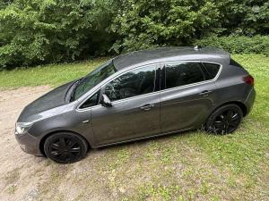 Grey Opel Astra 2010 in Vilkaviskis, with an engine capacity of 1.36 L and mileage of 191 thousand km for 2900 €, photo 6 on AUTOMOTO.COM.LV