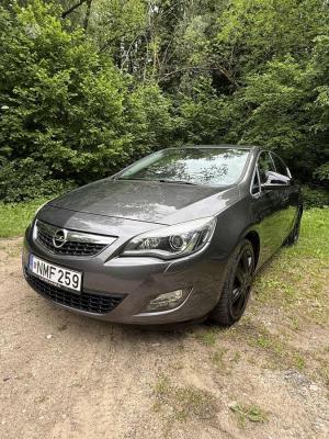 Grey Opel Astra 2010 in Vilkaviskis, with an engine capacity of 1.36 L and mileage of 191 thousand km for 2900 €, photo 7 on AUTOMOTO.COM.LV