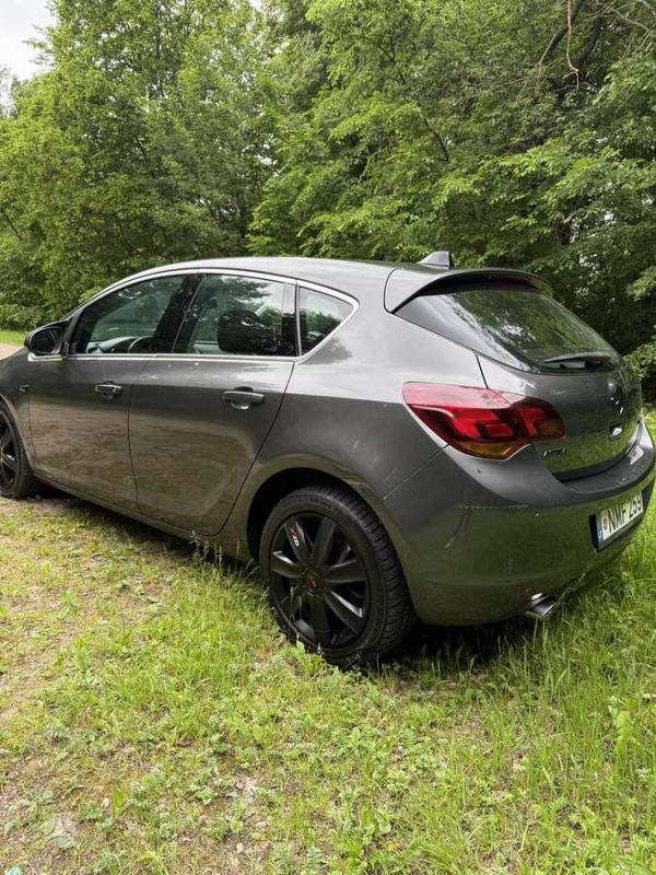 Pelēks Opel Astra 2010 Vilkaviškis, ar dzinēja tilpumu 1.36 L un nobraukumu 191 tūkst. km par 2900 €, foto 7 vietnē AUTOMOTO.COM.LV