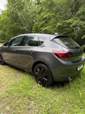 Grey Opel Astra 2010 in Vilkaviskis, with an engine capacity of 1.36 L and mileage of 191 thousand km for 2900 €, photo 8 on AUTOMOTO.COM.LV