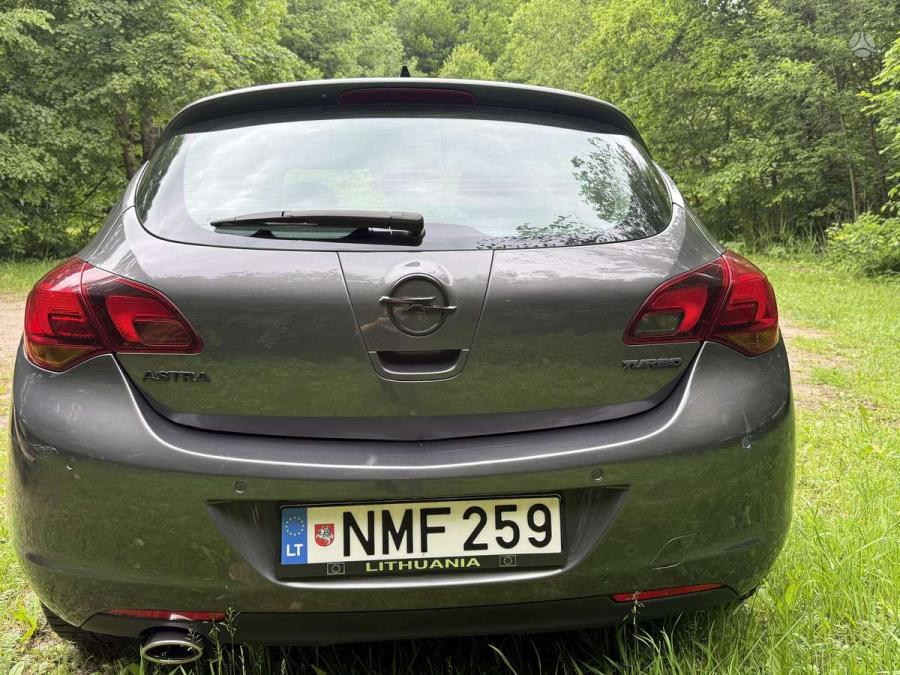Grey Opel Astra 2010 in Vilkaviskis, with an engine capacity of 1.36 L and mileage of 191 thousand km for 2900 €, photo 10 on AUTOMOTO.COM.LV