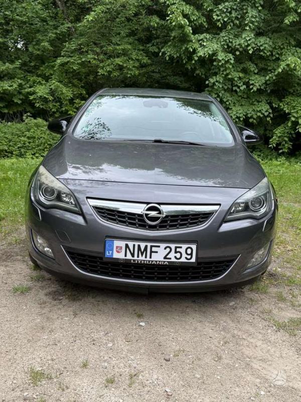 Pelēks Opel Astra 2010 Vilkaviškis, ar dzinēja tilpumu 1.36 L un nobraukumu 191 tūkst. km par 2900 €, foto 10 vietnē AUTOMOTO.COM.LV