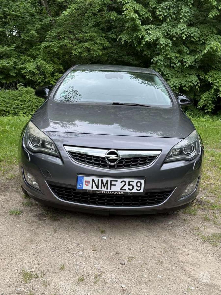 Grey Opel Astra 2010 in Vilkaviskis, with an engine capacity of 1.36 L and mileage of 191 thousand km for 2900 €, photo 11 on AUTOMOTO.COM.LV