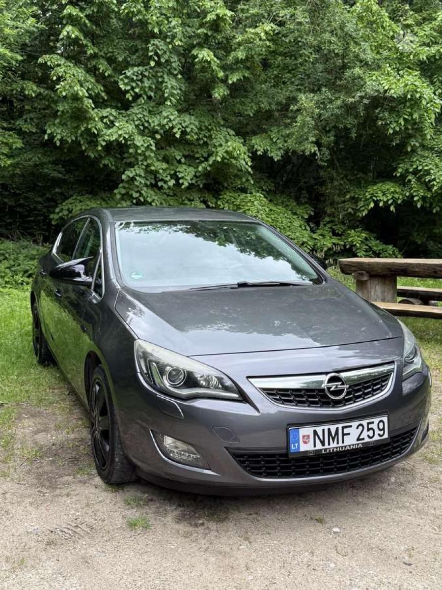 Grey Opel Astra 2010 in Vilkaviskis, with an engine capacity of 1.36 L and mileage of 191 thousand km for 2900 €, photo 12 on AUTOMOTO.COM.LV