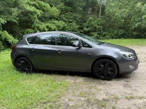Grey Opel Astra 2010 in Vilkaviskis, with an engine capacity of 1.36 L and mileage of 191 thousand km for 2900 €, photo 14 on AUTOMOTO.COM.LV
