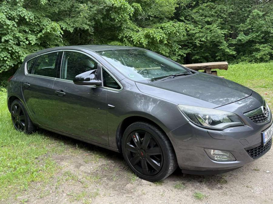 Grey Opel Astra 2010 in Vilkaviskis, with an engine capacity of 1.36 L and mileage of 191 thousand km for 2900 €, photo 15 on AUTOMOTO.COM.LV
