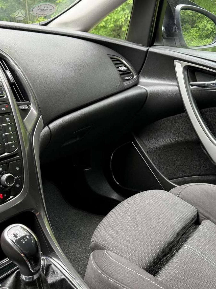 Grey Opel Astra 2010 in Vilkaviskis, with an engine capacity of 1.36 L and mileage of 191 thousand km for 2900 €, photo 18 on AUTOMOTO.COM.LV