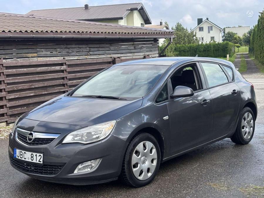 Grey Opel Astra 2010 in Vilnius, with an engine capacity of 1.25 L and mileage of 280 thousand km for 2600 €, photo 5 on AUTOMOTO.COM.LV