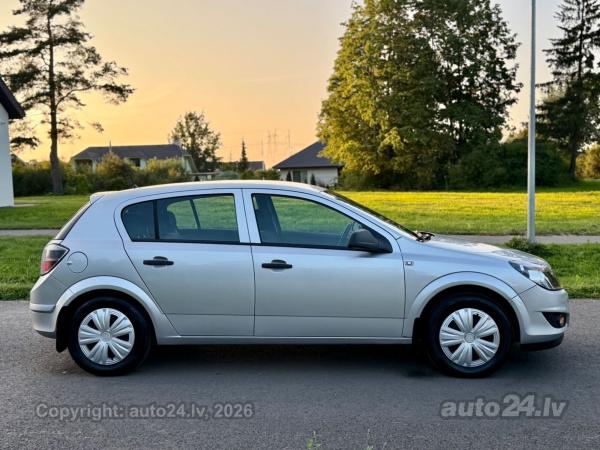 Grey Opel Astra 2010 in Tartu, with an engine capacity of 1.40 L and mileage of 65 thousand km for 2990 €, photo 5 on AUTOMOTO.COM.LV