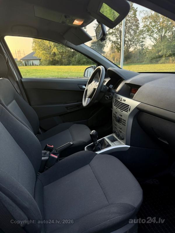Grey Opel Astra 2010 in Tartu, with an engine capacity of 1.40 L and mileage of 65 thousand km for 2990 €, photo 8 on AUTOMOTO.COM.LV