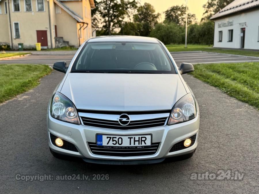 Pelēks Opel Astra 2010 Tartu, ar dzinēja tilpumu 1.40 L un nobraukumu 65 tūkst. km par 2990 €, foto 3 vietnē AUTOMOTO.COM.LV