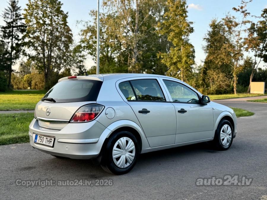 Pelēks Opel Astra 2010 Tartu, ar dzinēja tilpumu 1.40 L un nobraukumu 65 tūkst. km par 2990 €, foto 5 vietnē AUTOMOTO.COM.LV