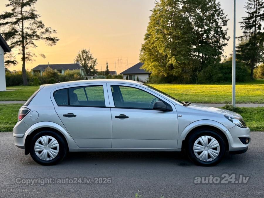 Pelēks Opel Astra 2010 Tartu, ar dzinēja tilpumu 1.40 L un nobraukumu 65 tūkst. km par 2990 €, foto 6 vietnē AUTOMOTO.COM.LV