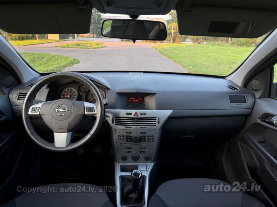 Pelēks Opel Astra 2010 Tartu, ar dzinēja tilpumu 1.40 L un nobraukumu 65 tūkst. km par 2990 €, foto 8 vietnē AUTOMOTO.COM.LV