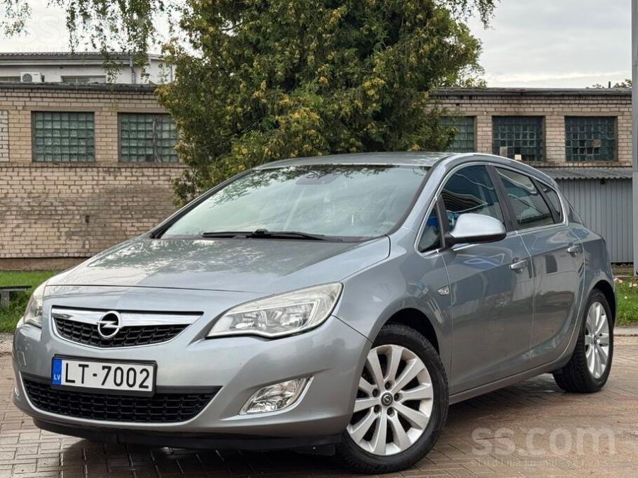 Grey Opel Astra 2010 in Jelgava, with an engine capacity of 1.70 L and mileage of 290 thousand km for 2700 €, photo 3 on AUTOMOTO.COM.LV