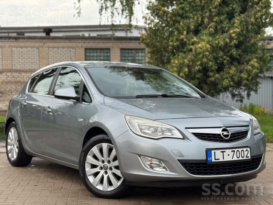 Grey Opel Astra 2010 in Jelgava, with an engine capacity of 1.70 L and mileage of 290 thousand km for 2700 €, photo 4 on AUTOMOTO.COM.LV