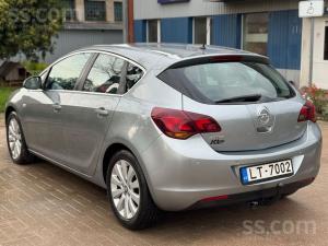 Grey Opel Astra 2010 in Jelgava, with an engine capacity of 1.70 L and mileage of 290 thousand km for 2700 €, photo 8 on AUTOMOTO.COM.LV