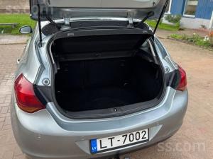 Grey Opel Astra 2010 in Jelgava, with an engine capacity of 1.70 L and mileage of 290 thousand km for 2700 €, photo 10 on AUTOMOTO.COM.LV