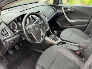 Grey Opel Astra 2010 in Jelgava, with an engine capacity of 1.70 L and mileage of 290 thousand km for 2700 €, photo 13 on AUTOMOTO.COM.LV