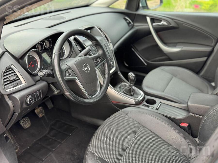 Grey Opel Astra 2010 in Jelgava, with an engine capacity of 1.70 L and mileage of 290 thousand km for 2700 €, photo 13 on AUTOMOTO.COM.LV