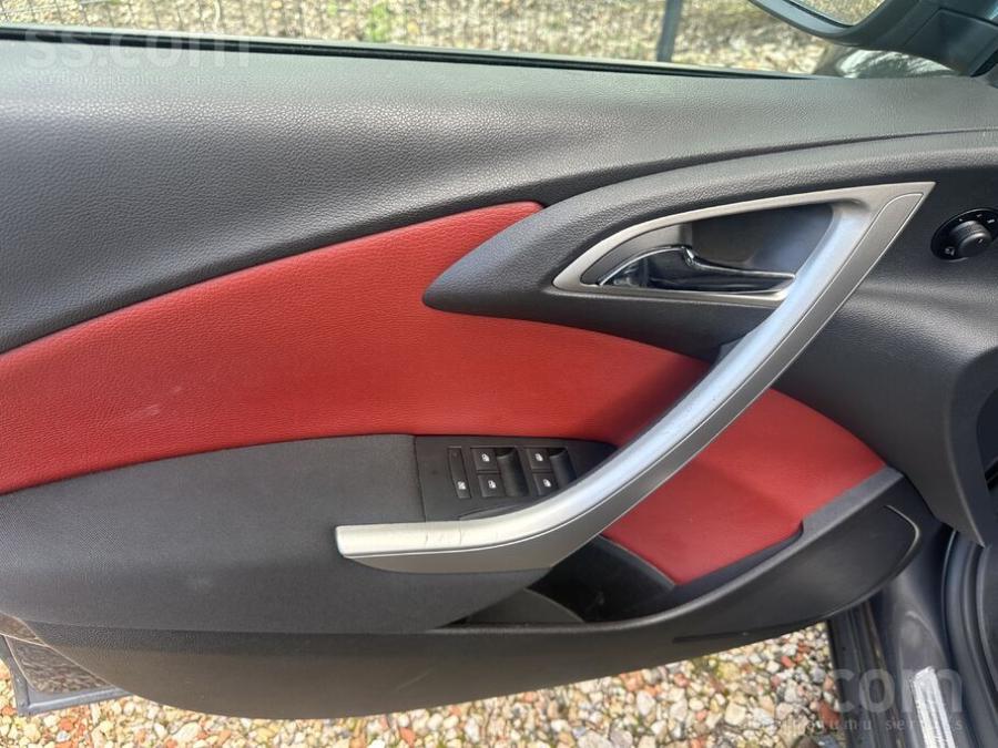 Grey Opel Astra 2010 in Cesis, with an engine capacity of 1.40 L and mileage of 0 thousand km for 4000 €, photo 9 on AUTOMOTO.COM.LV