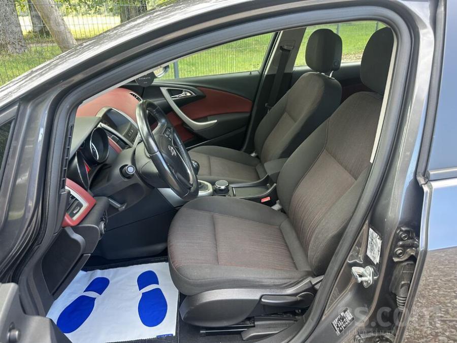 Grey Opel Astra 2010 in Cesis, with an engine capacity of 1.40 L and mileage of 0 thousand km for 4000 €, photo 11 on AUTOMOTO.COM.LV