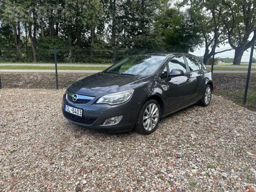 Grey Opel Astra 2010 in Cesis, with an engine capacity of 1.40 L and mileage of 0 thousand km for 4000 €, photo 16 on AUTOMOTO.COM.LV
